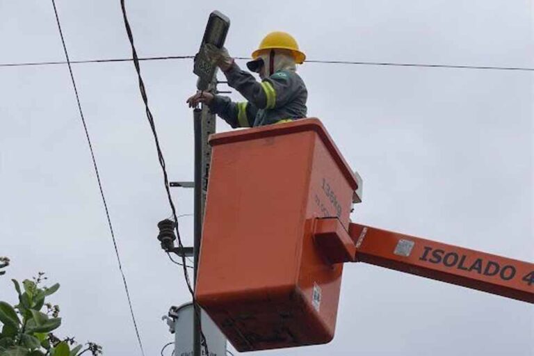 Iluminação pública amplia segurança e mobilidade em via da zona Leste ...